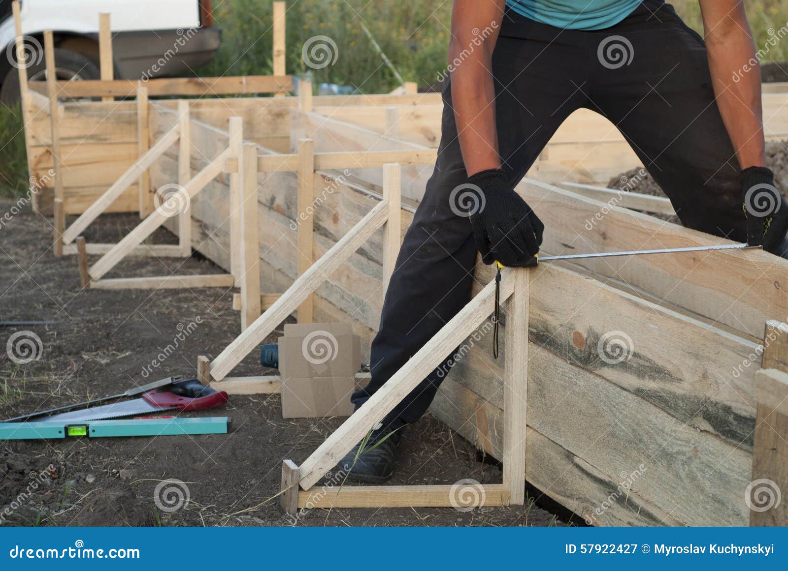 Het Installeren Van De Bekisting Stock Afbeelding - Image of bouwers ...