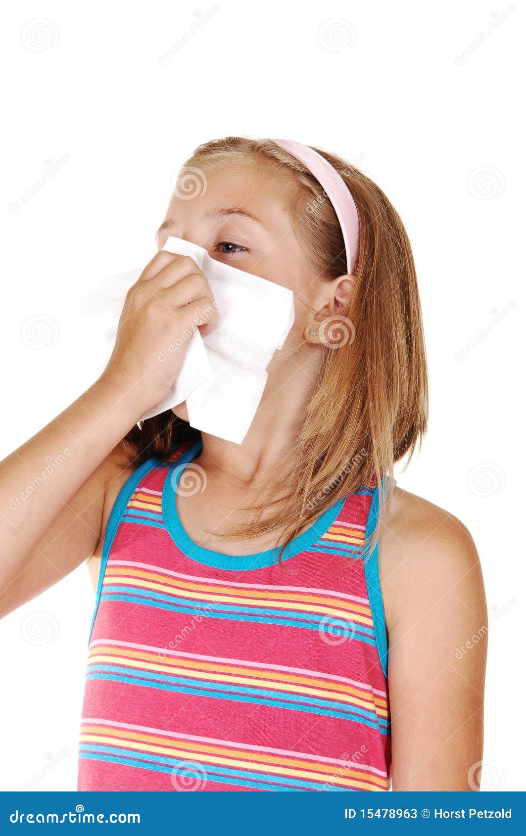 Het jonge meisje niezen. stock afbeelding. Image of geïsoleerd - 15478963