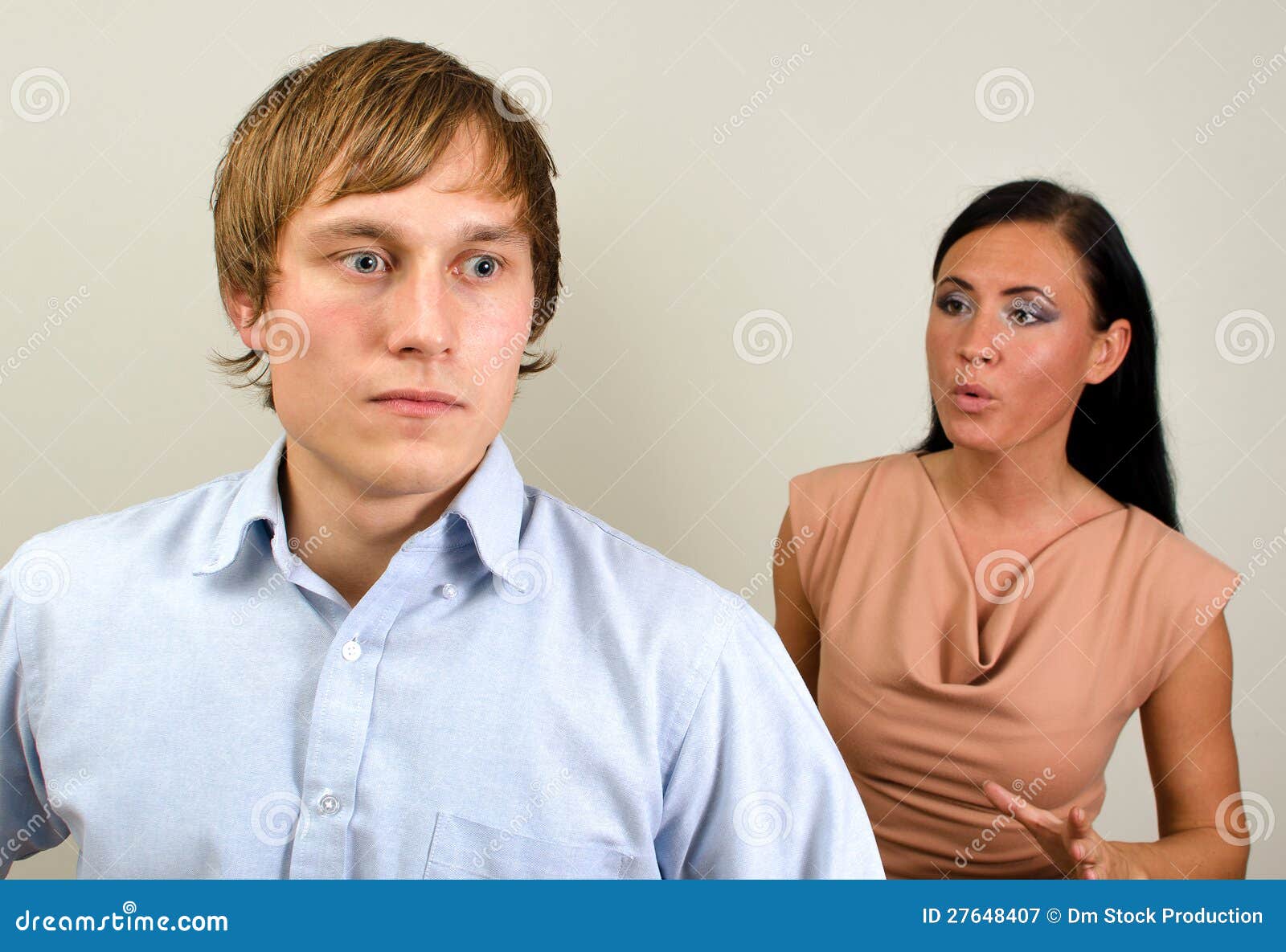 Het Jonge Paar Ruzie Maken. Stock Afbeelding - Image of modern ...