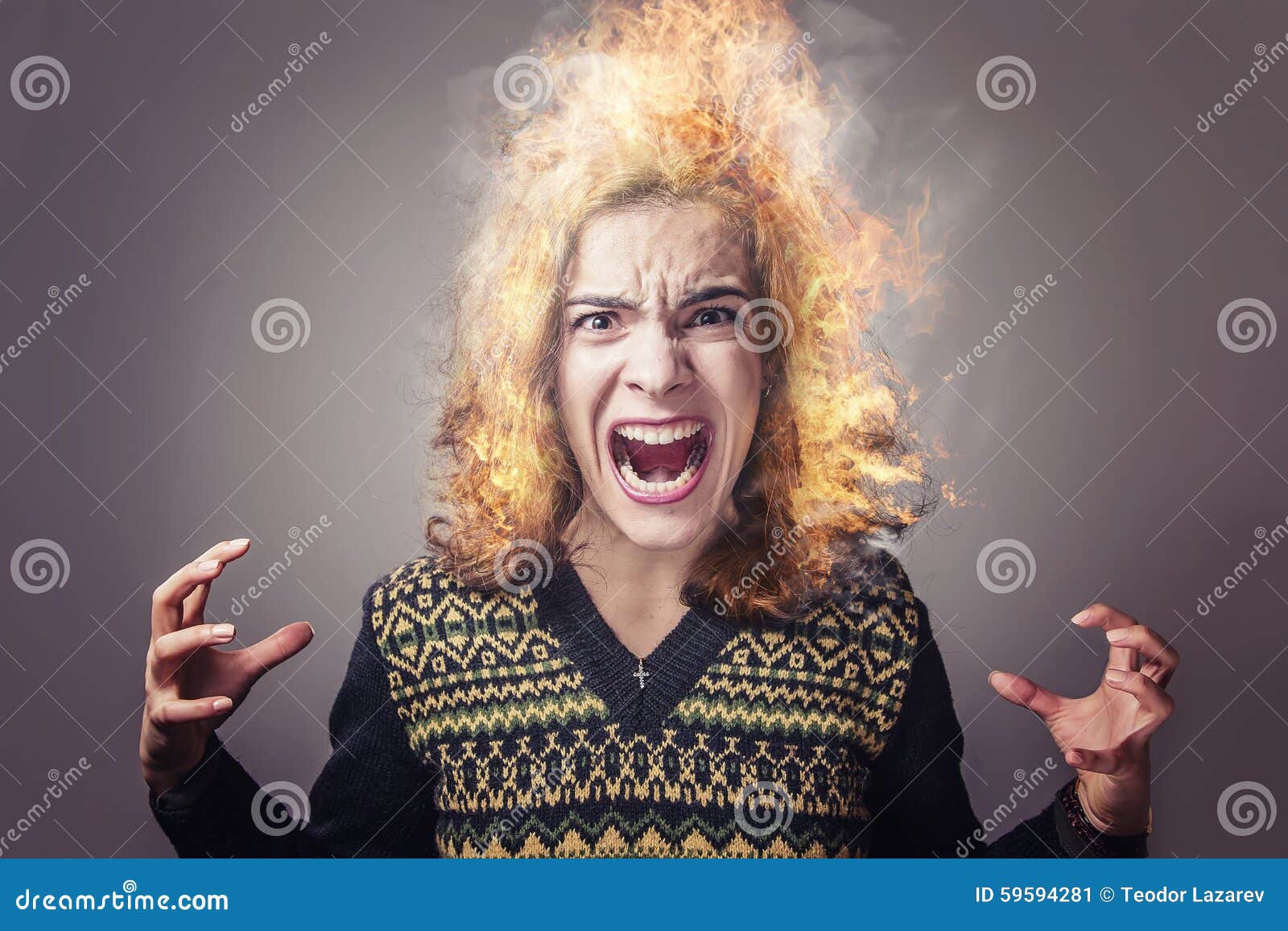 Het Jonge Vrouw Branden Met Woede Stock Afbeelding - Image of ...