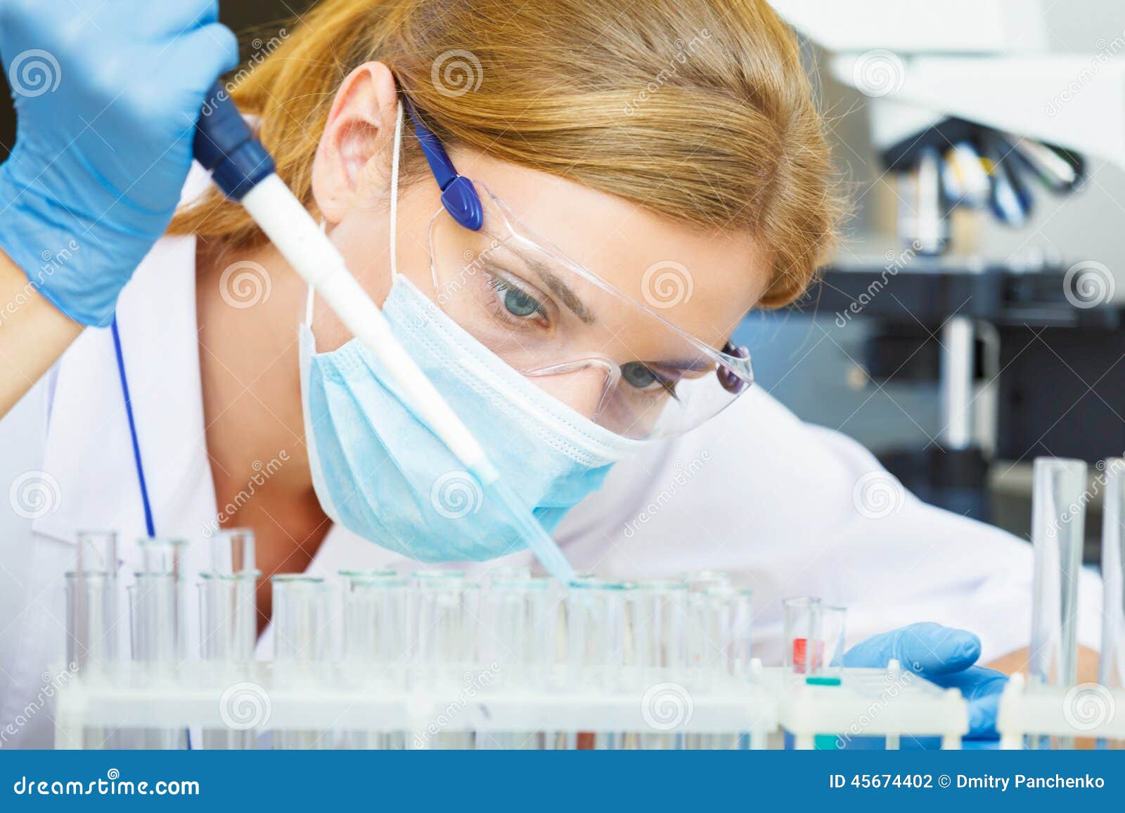 Het Jonge Wetenschapper Werken Stock Foto - Image of analyse ...