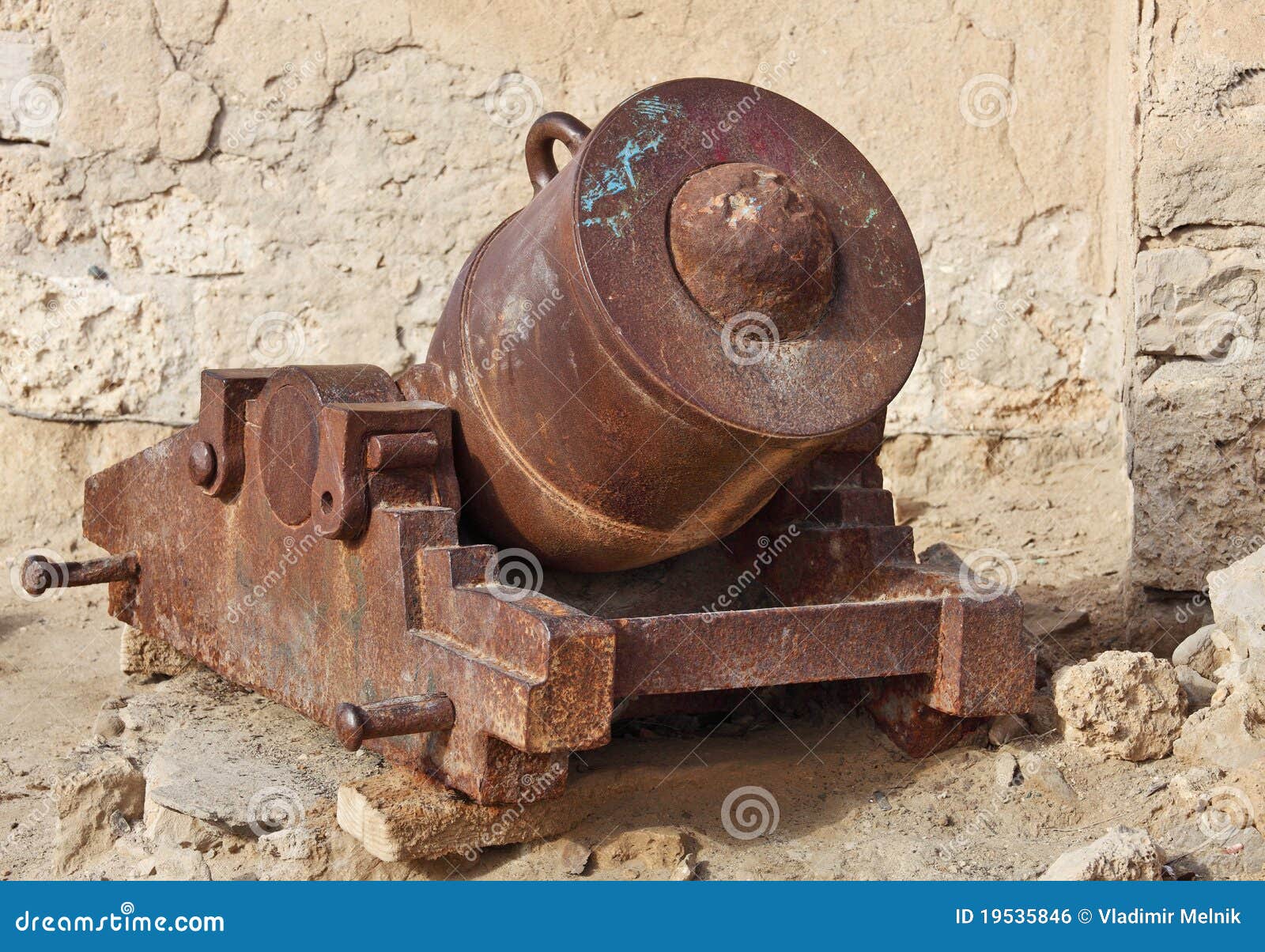 Het kanon van het mortier stock foto. Image of munitie - 19535846