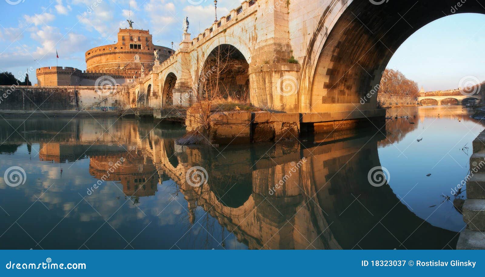 Het Kasteel En De Brug Van De Engel Van Heilige in Rome. Stock ...