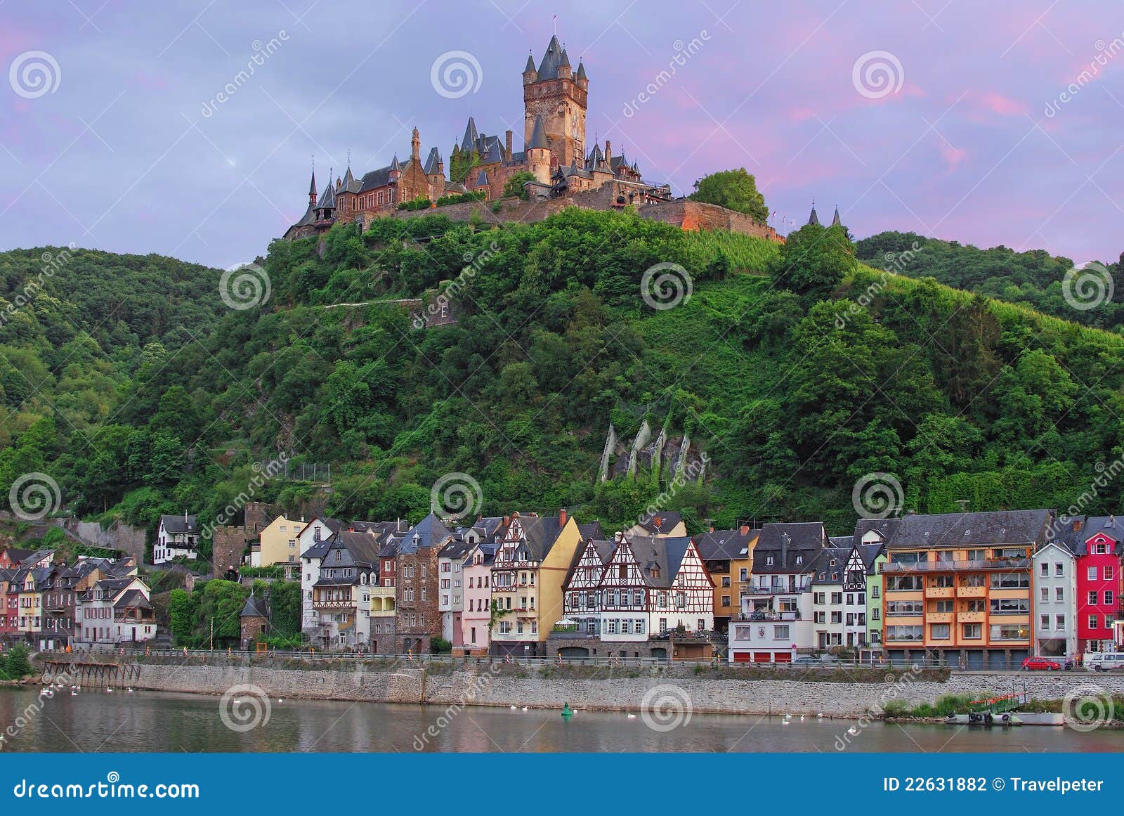 Het Kasteel Van Cochem, De Rivier Van Moezel, Duitsland Stock Foto ...