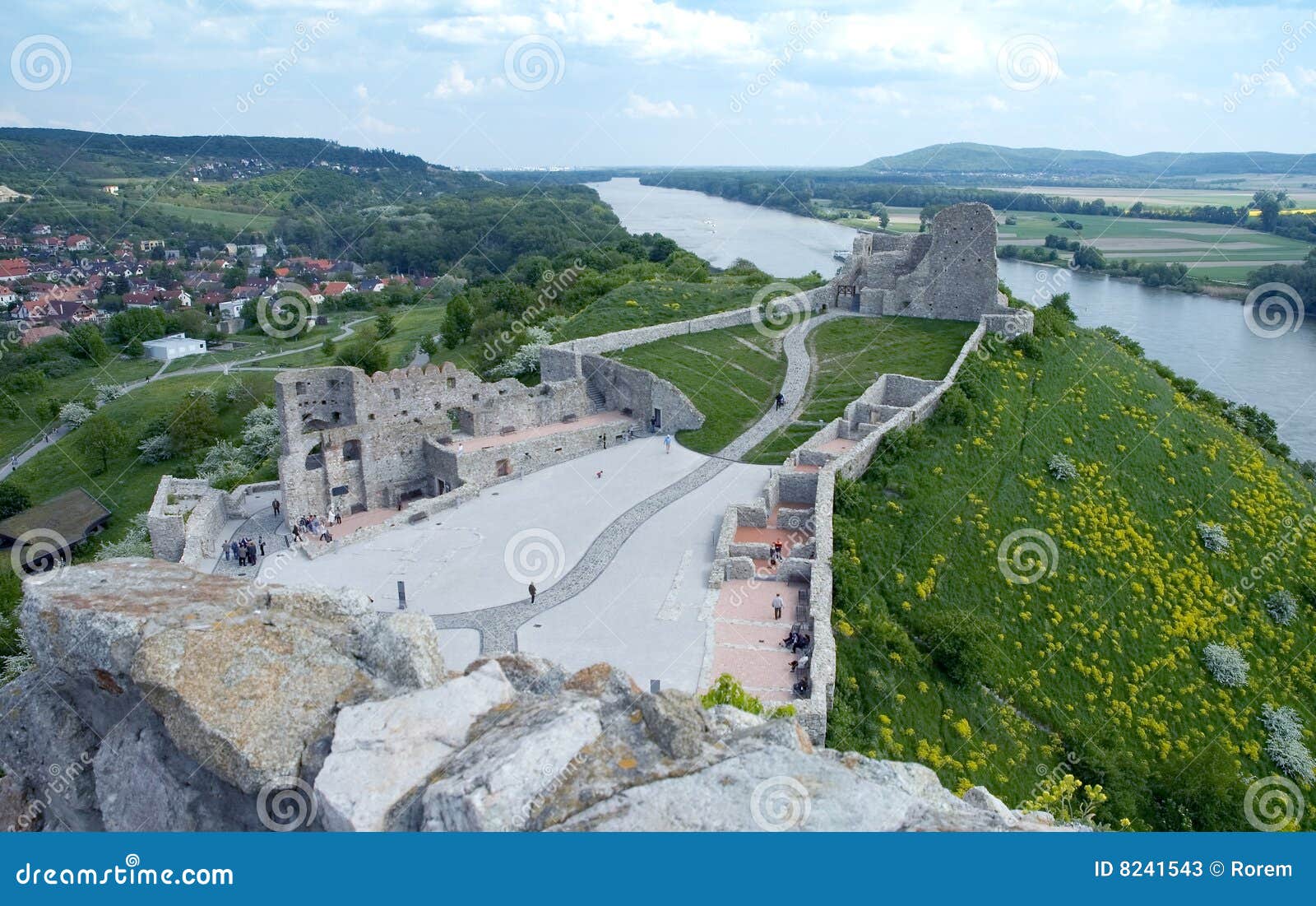 Het kasteel van Devin stock afbeelding. Image of rotsen - 8241543