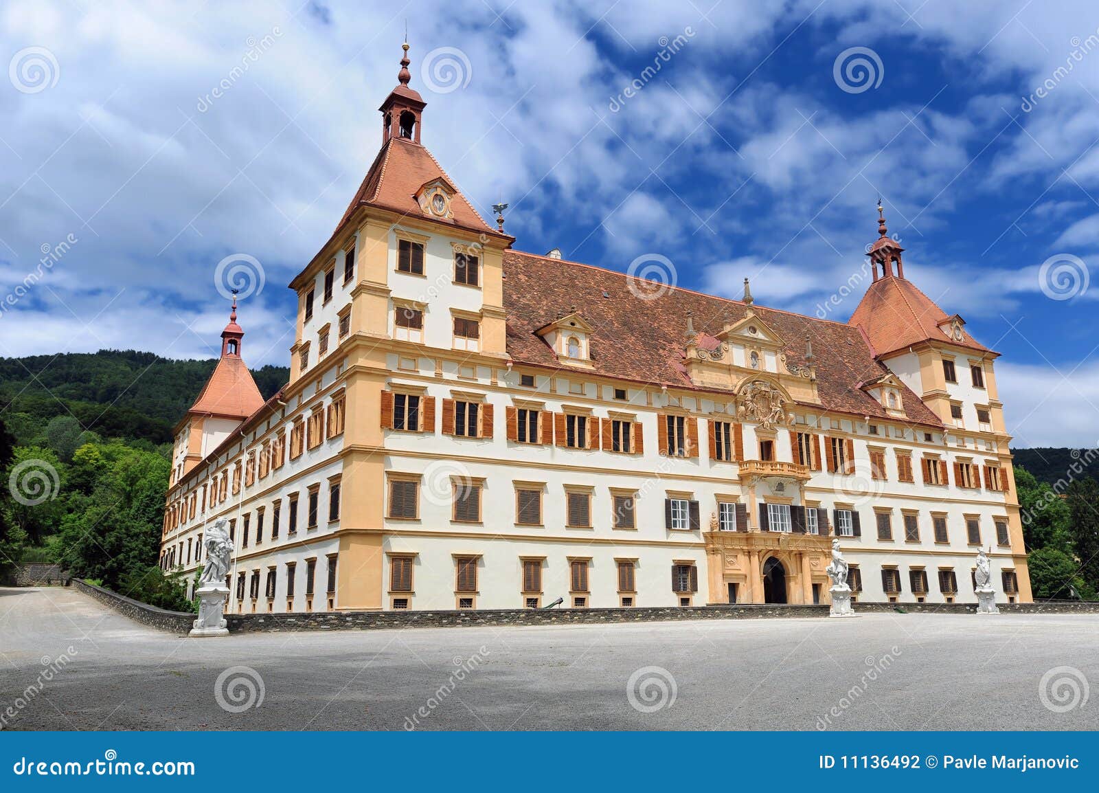 Het Kasteel Van Eggenberg in Graz Stock Foto - Image of paleis ...