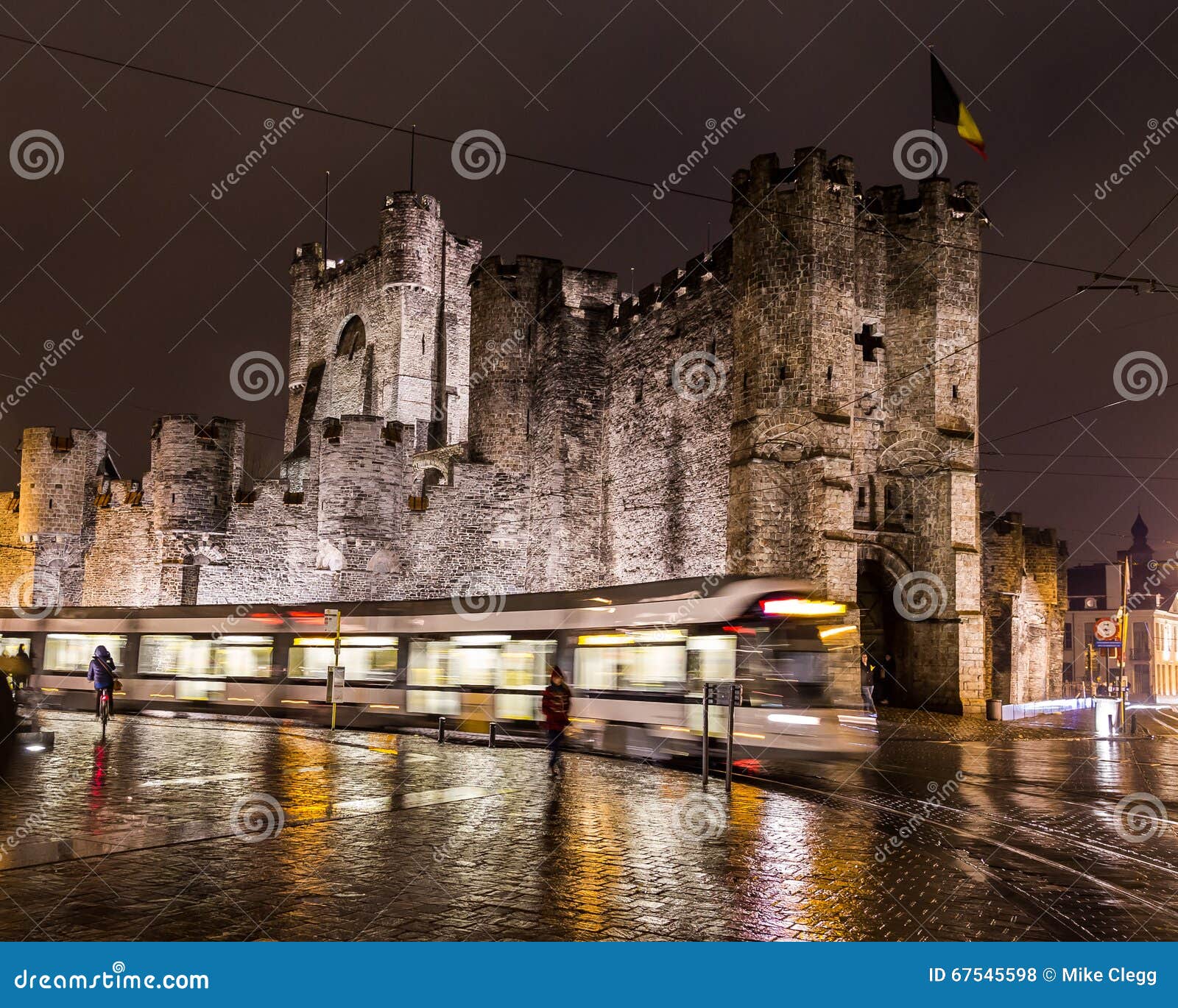 Het Kasteel Van Gravensteen in Gent Bij Nacht Redactionele Stock Foto ...