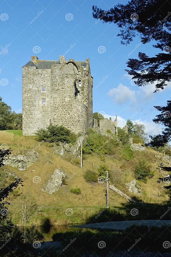 Het Kasteel van Neidpath stock afbeelding. Image of historisch - 14726645