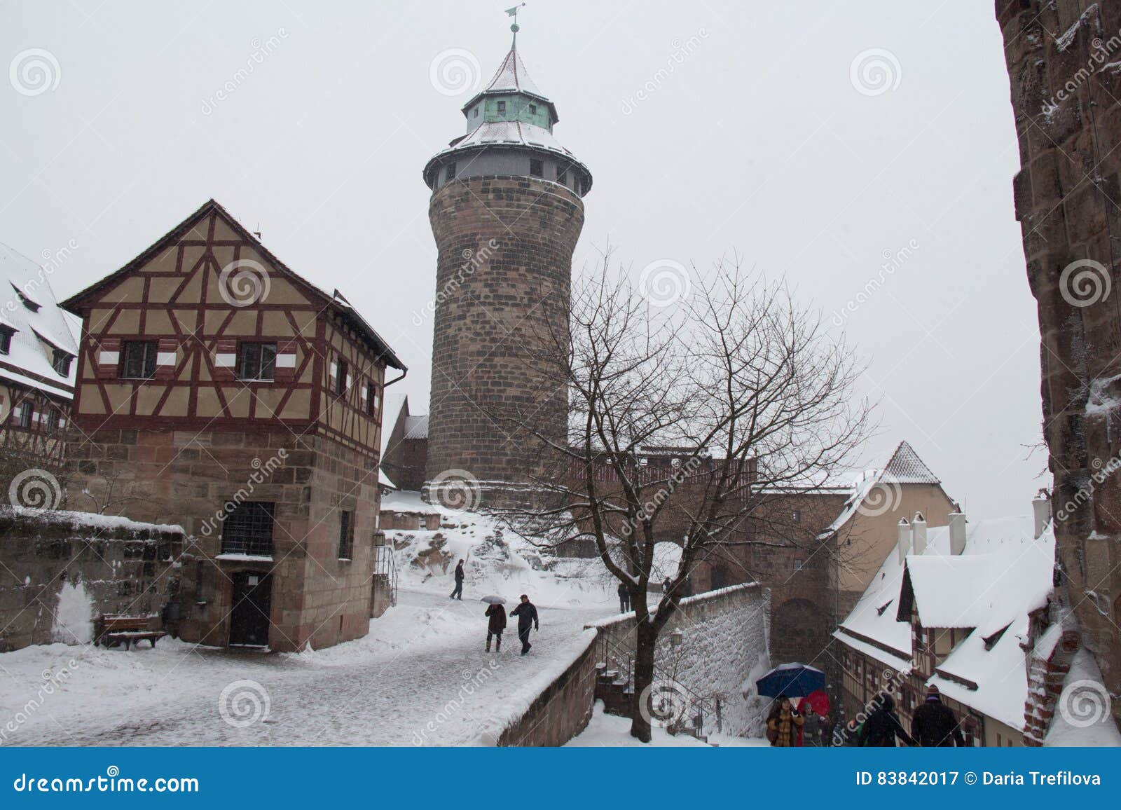 Het Kasteel Van Nuremberg in De Wintertijd Beieren, Duitsland ...