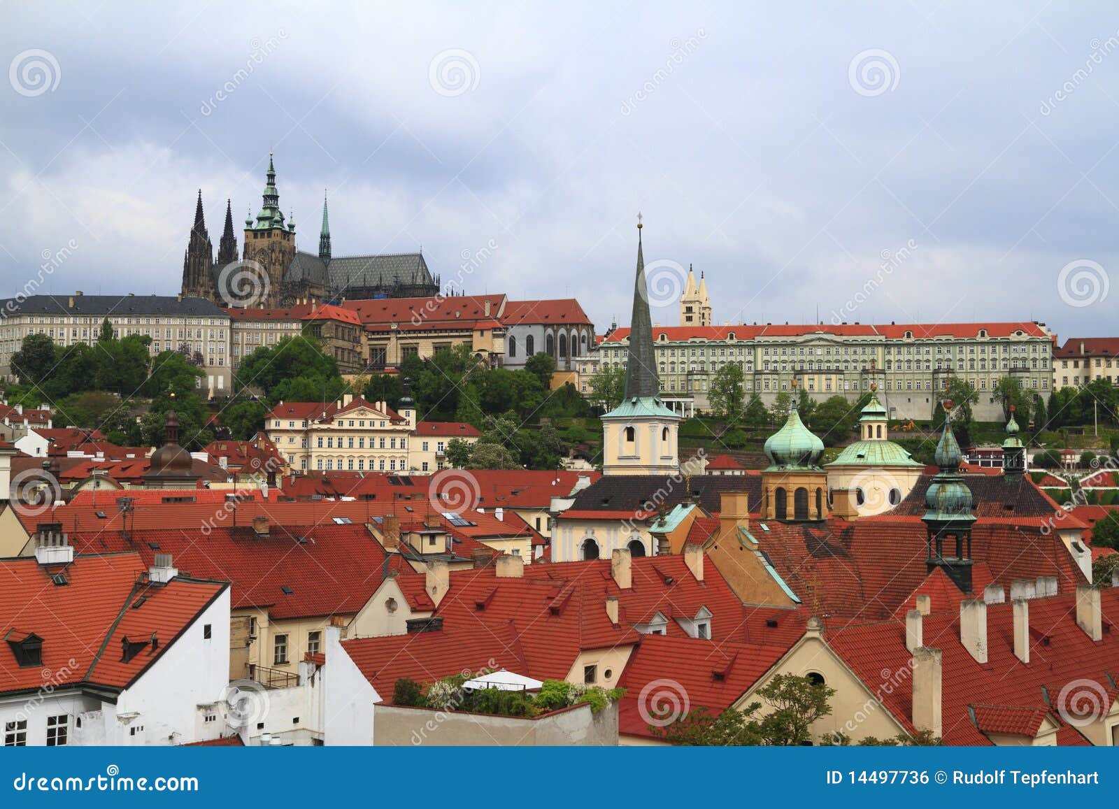 Het kasteel van Praag stock foto. Image of europa, monument - 14497736