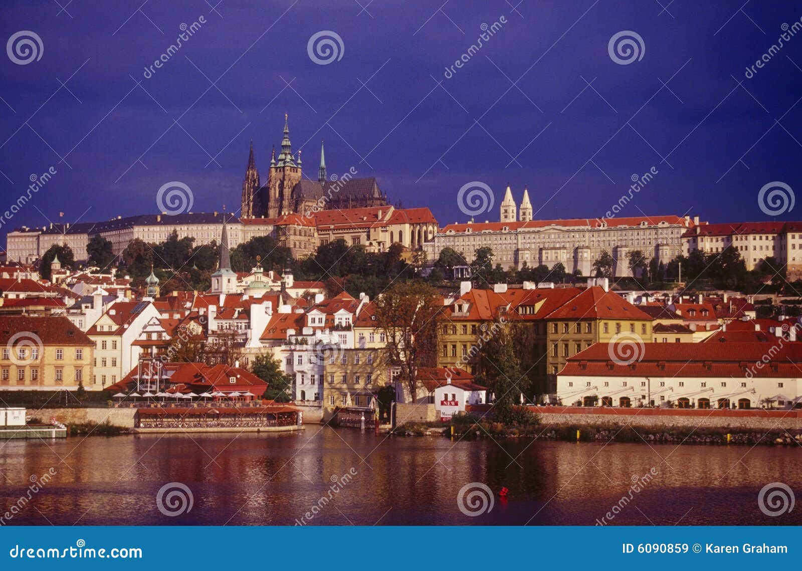 Het Kasteel van Praag stock afbeelding. Image of europa - 6090859