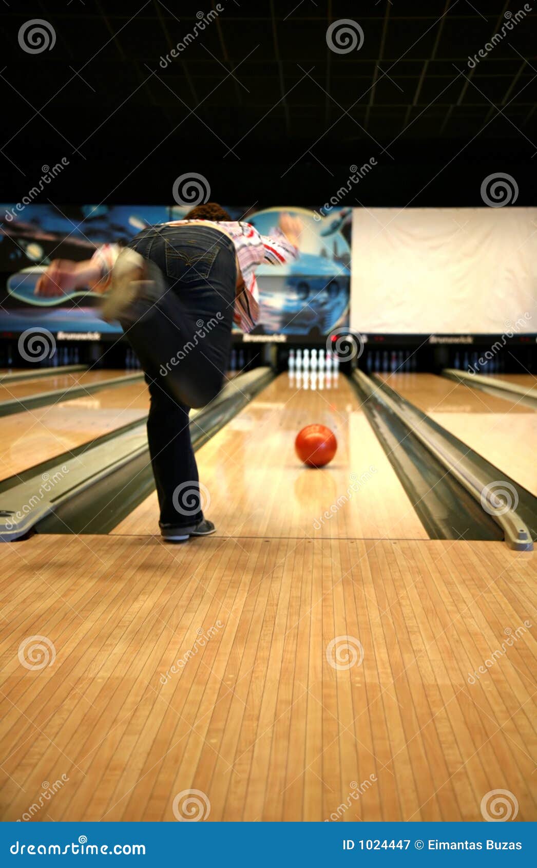 Het Kegelen van de kegel stock afbeelding. Image of club - 1024447