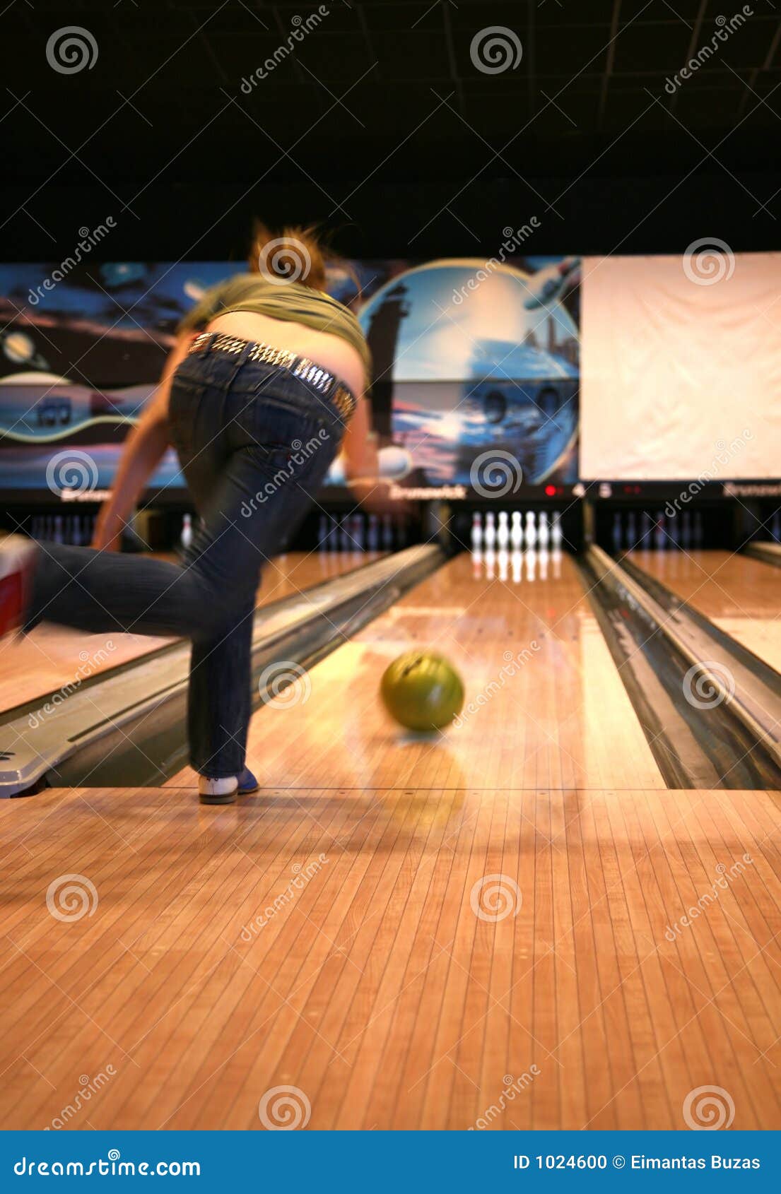 Het Kegelen van de kegel stock foto. Image of pret, concurrentie - 1024600