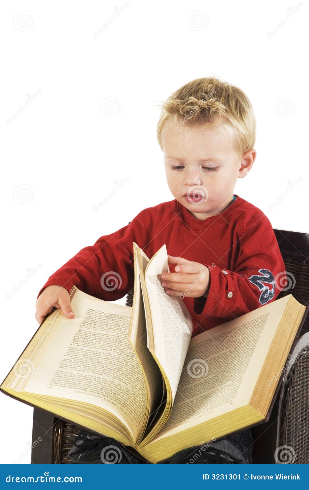 Het kind leest stock afbeelding. Image of rood, uitziend - 3231301