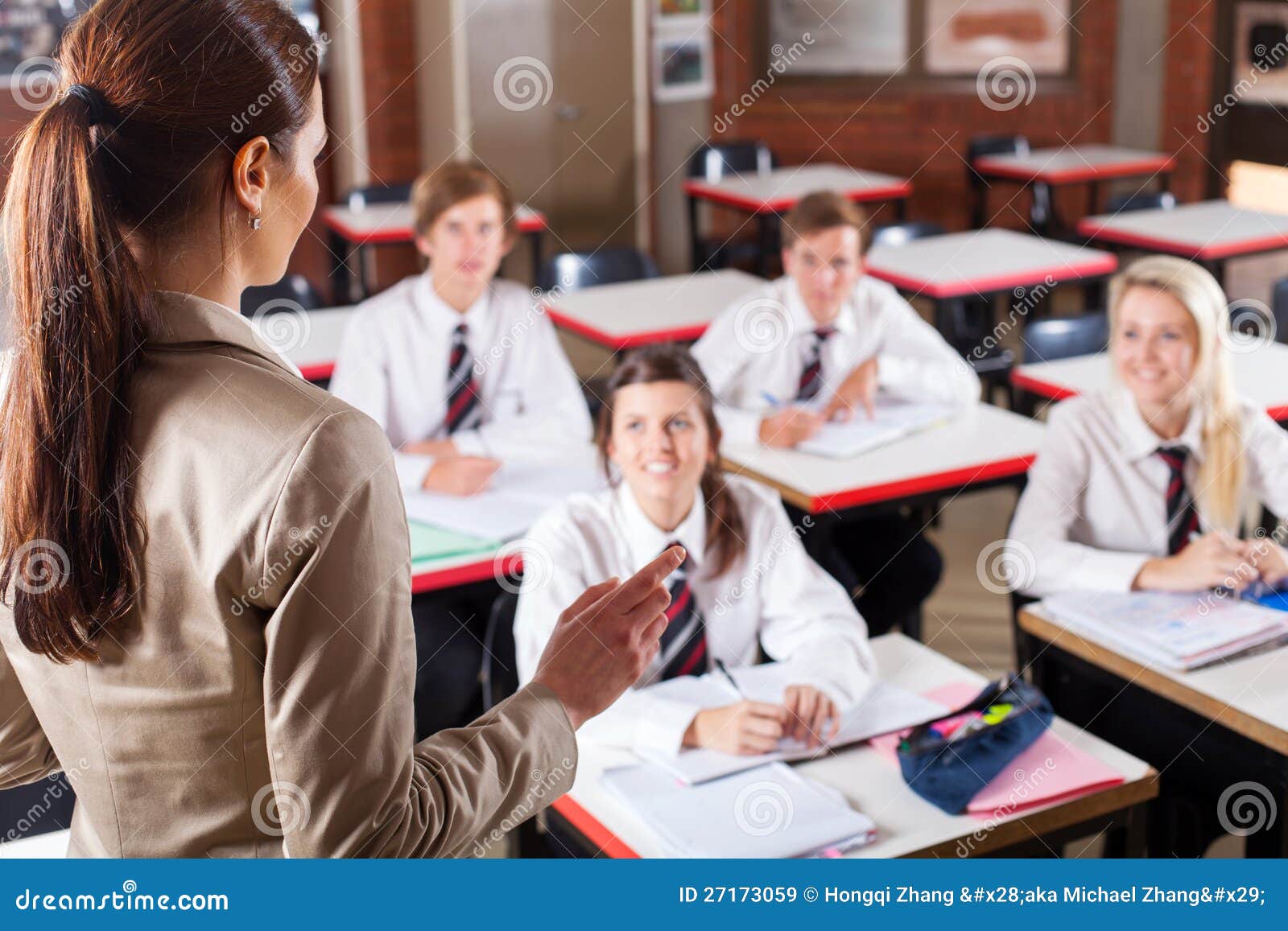 Het Klaslokaal Van De Middelbare School Stock Afbeelding - Image of ...