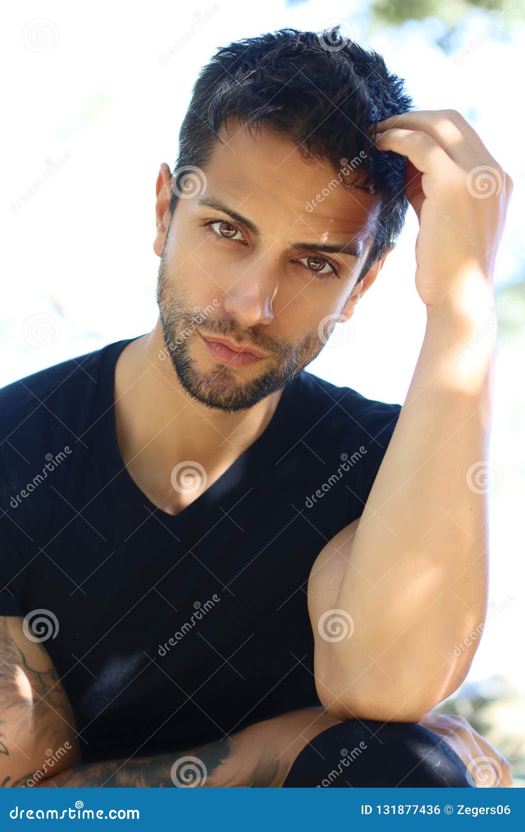 Het Knappe Mannelijke Model Stellen Stock Foto - Image of kerel, knap ...