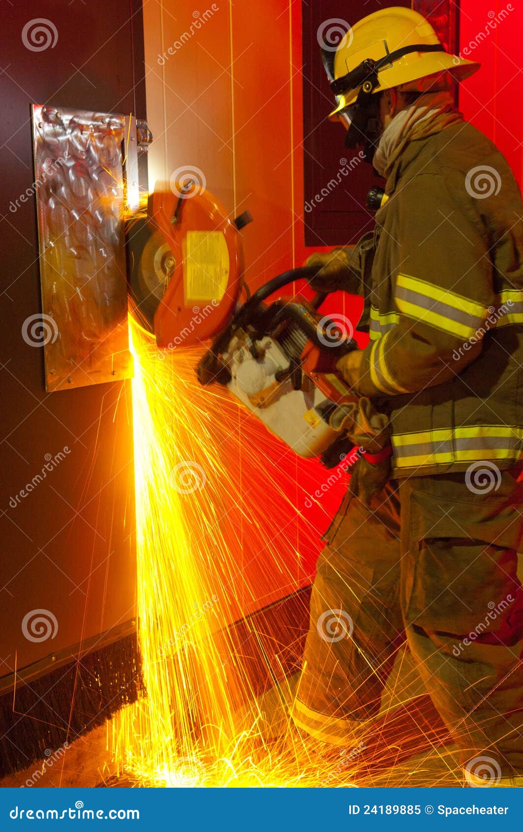 Het Knipsel Van De Brandweerman Door Deur Stock Afbeelding - Image of ...