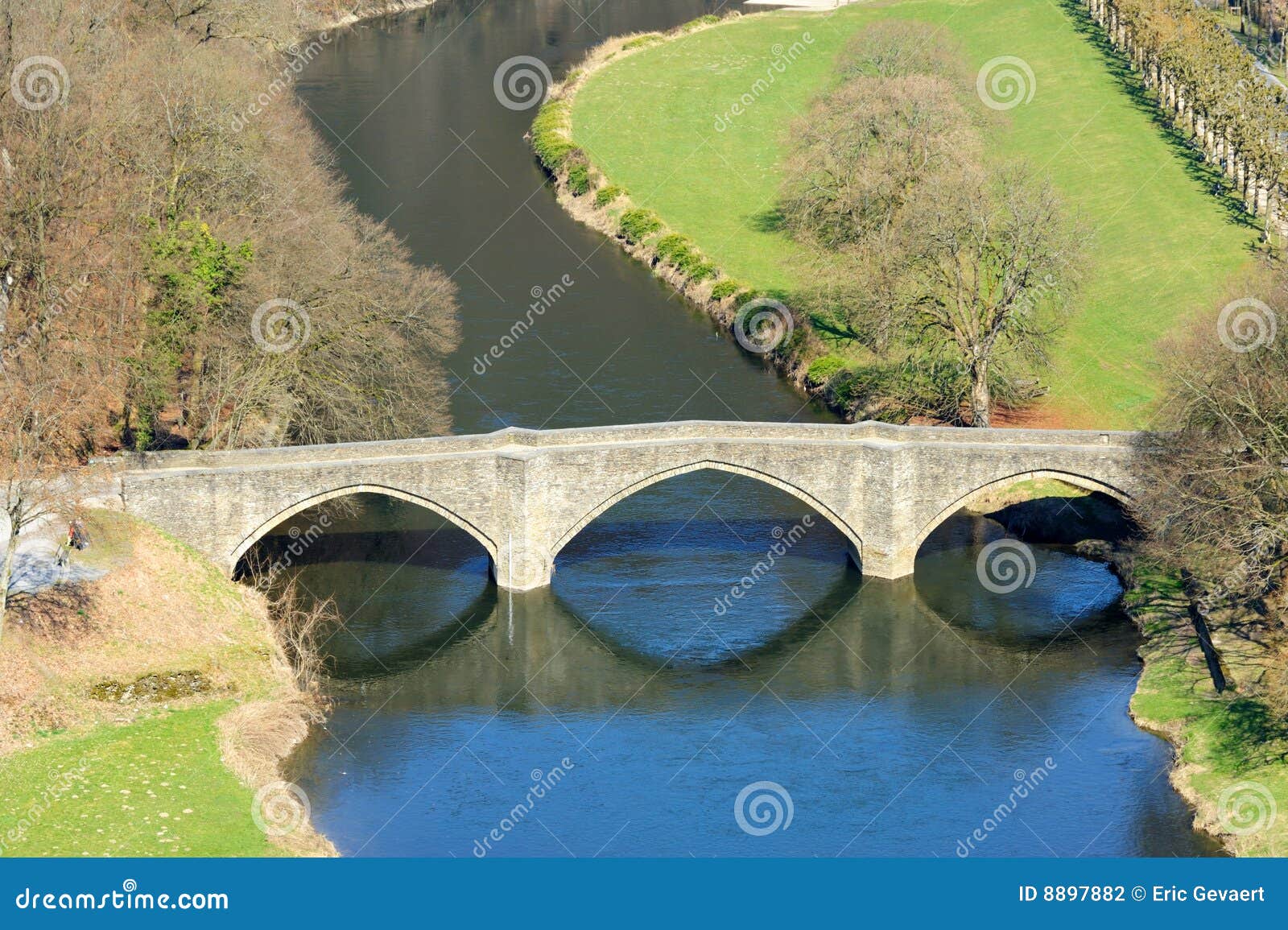 Het Landschap Van De Brug En Van De Rivier in Bouillon Stock Foto ...