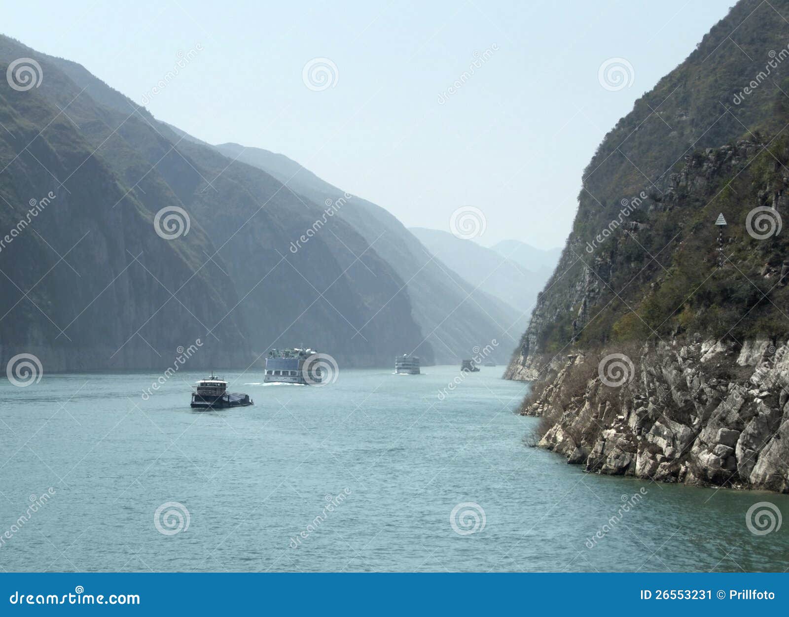 Het Landschap Van De Rivier Van Yangtze Stock Afbeelding - Image of ...