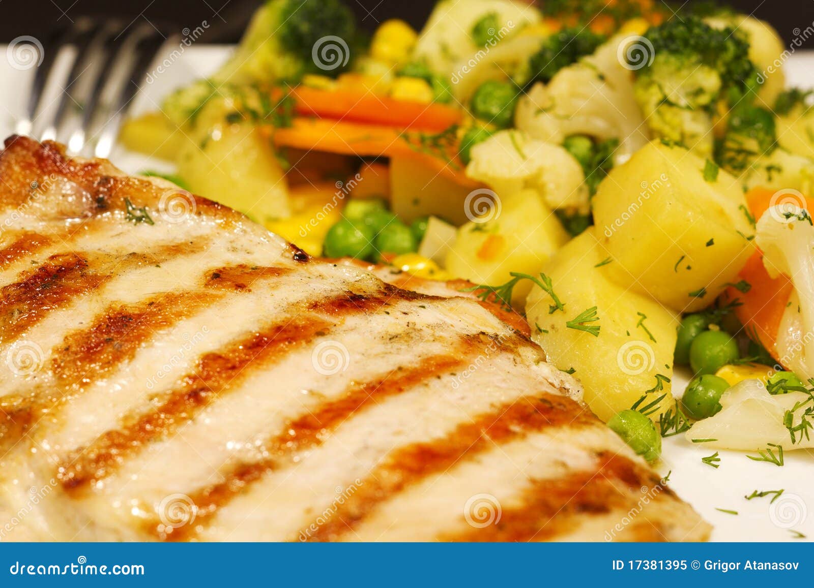 Het Lapje Vlees Van De Kip Met Groenten Stock Afbeelding - Image of ...