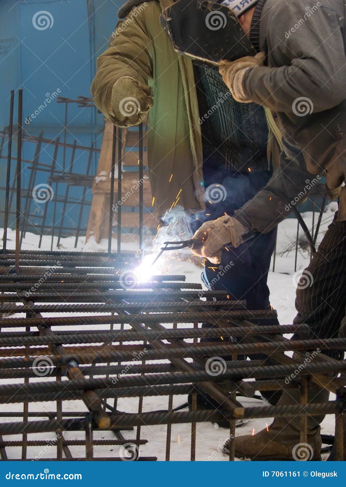 Het lassen van het metaal stock afbeelding. Image of ultraviolet - 7061161