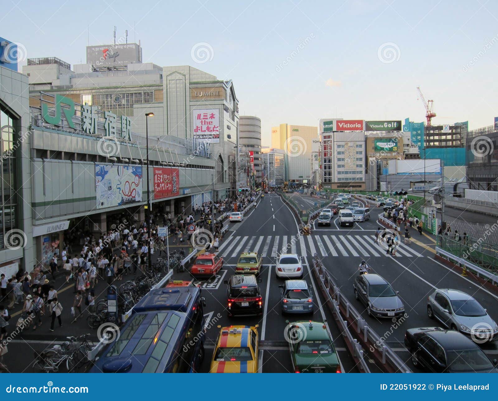 Het Leven Van De Stad Van Tokyo Redactionele Fotografie - Image of ...
