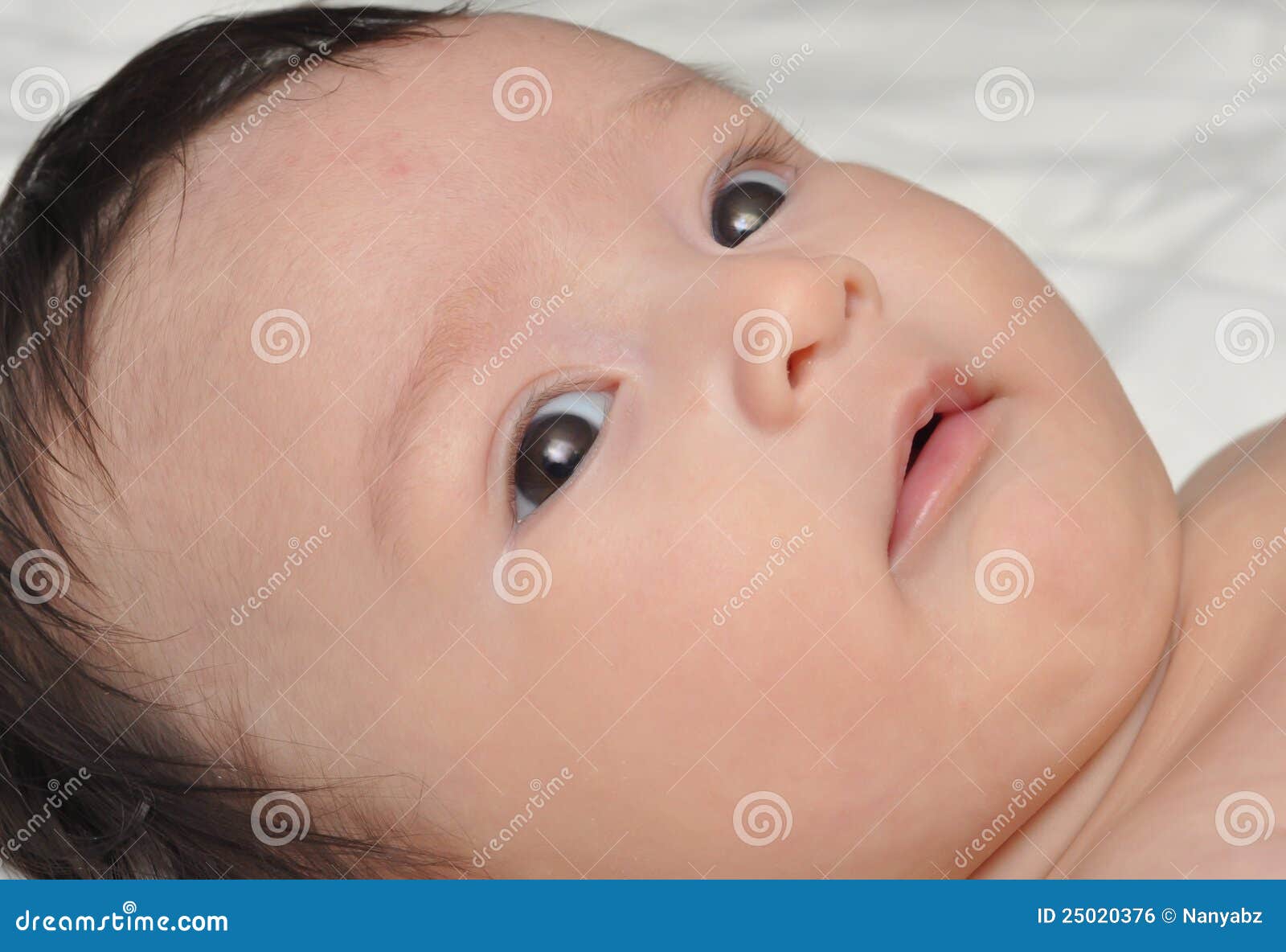 Het Liggen van de baby stock foto. Image of pasgeboren - 25020376