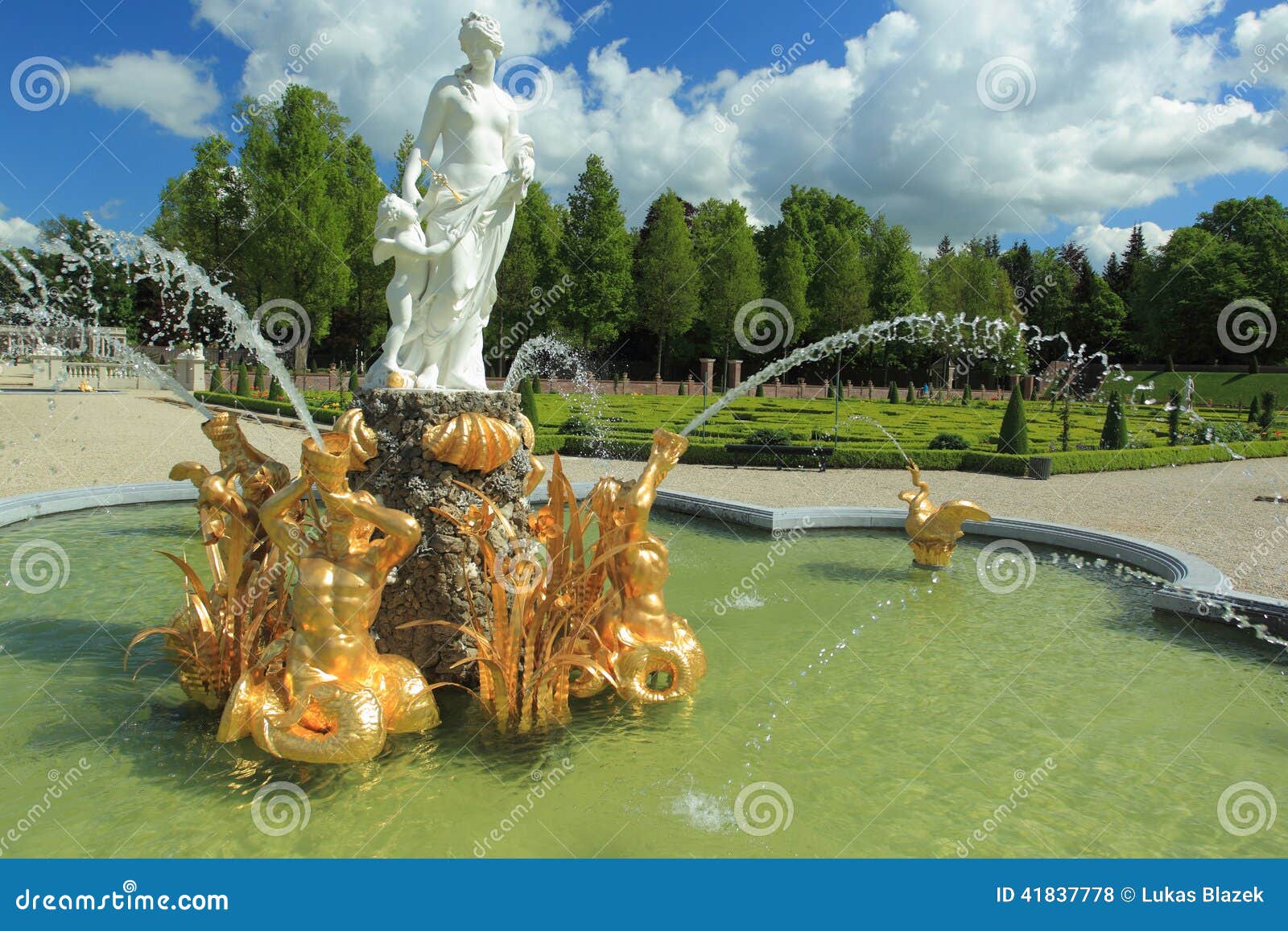 Het Loo garden stock photo. Image of garden, golden, water - 41837778