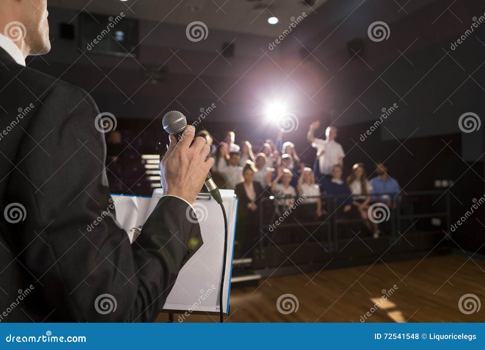 Het Maken Van Een Toespraak Stock Foto - Image of gehoorzaal ...