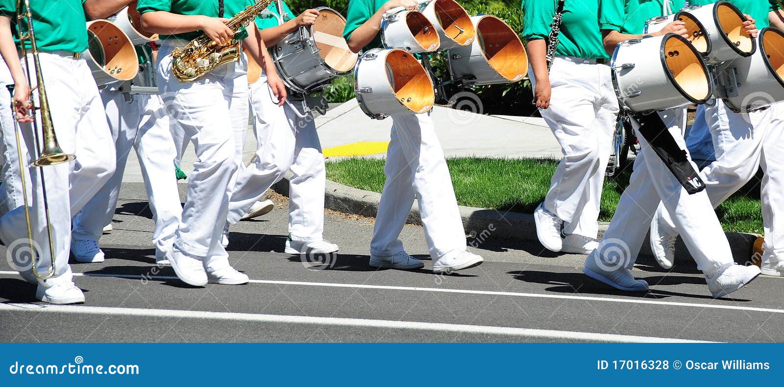 Het marcheren band stock foto. Image of trommels, instrumenten - 17016328