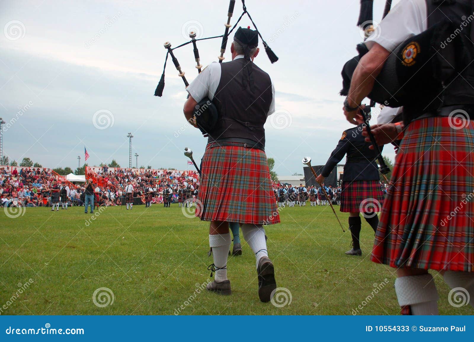 Het Marcheren Op Het Gebied Redactionele Stock Foto - Image of hoogland ...