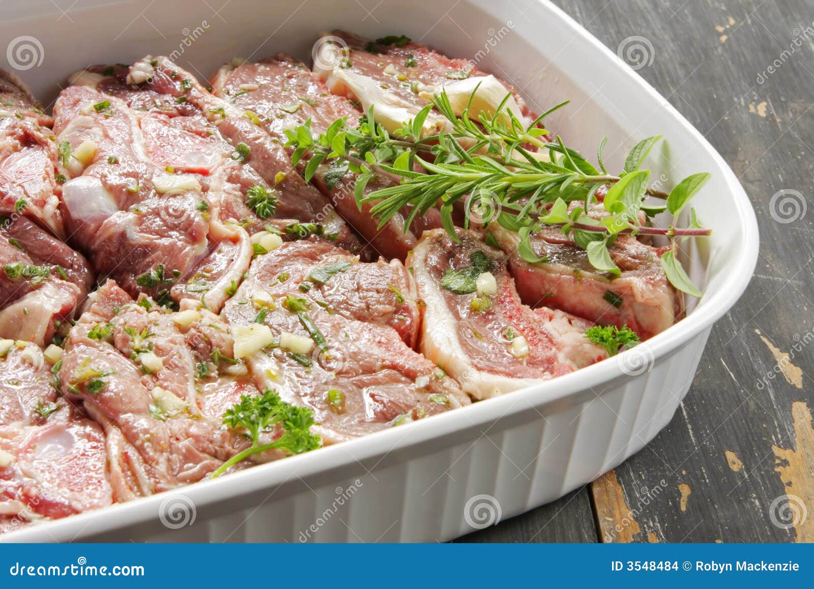 Het Marineren van het lam stock foto. Image of drank, marineren - 3548484