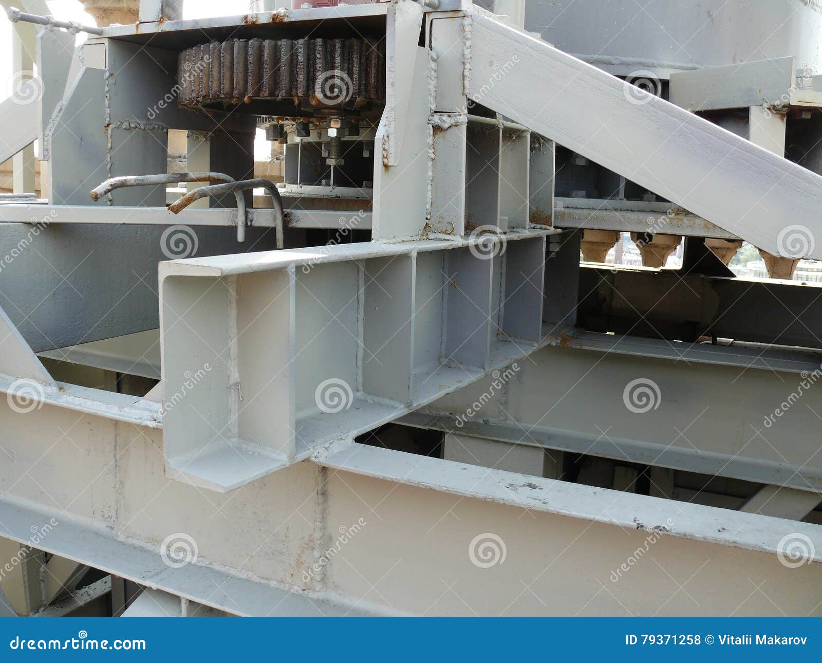 Het Mechanisme Van Metaalstructuren Op Het Dak Stock Foto - Image of ...
