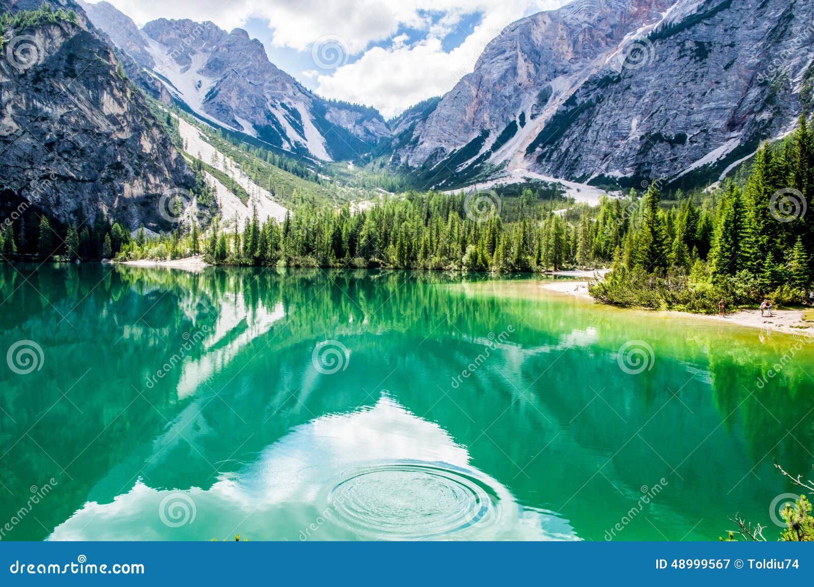 Het meer van Braies stock afbeelding. Image of dolomiet - 48999567