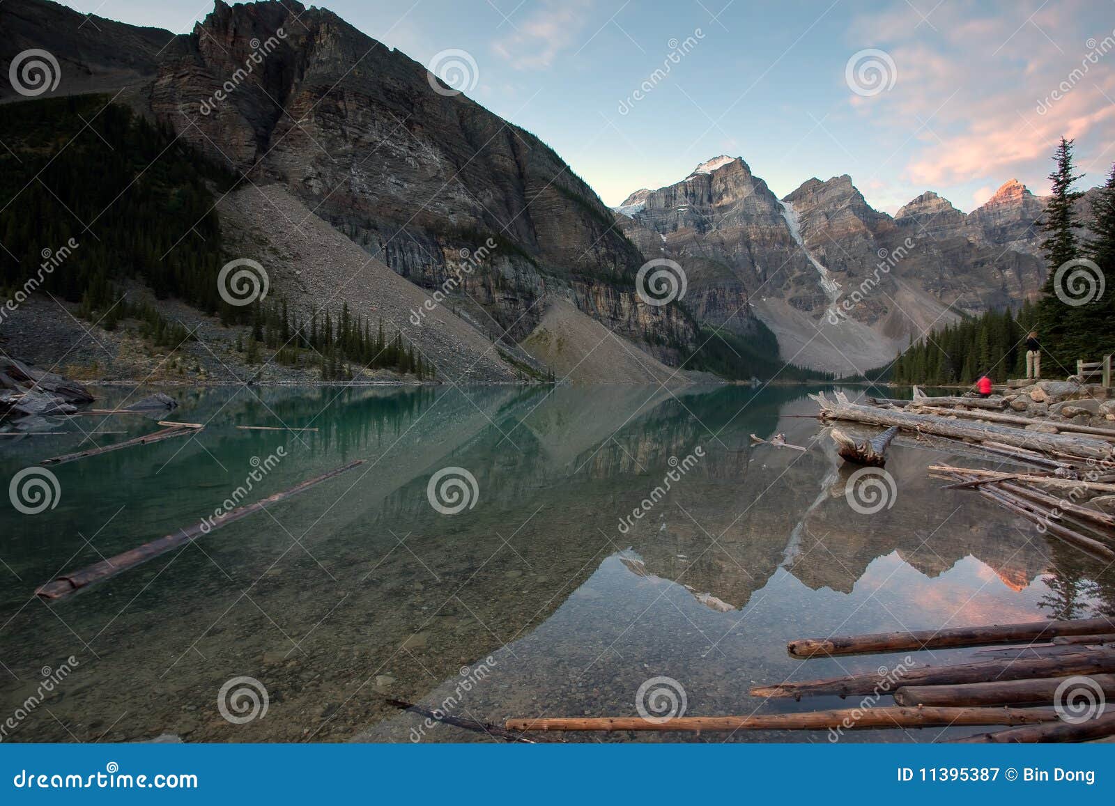 Het Meer van de morene stock afbeelding. Image of hoog - 11395387