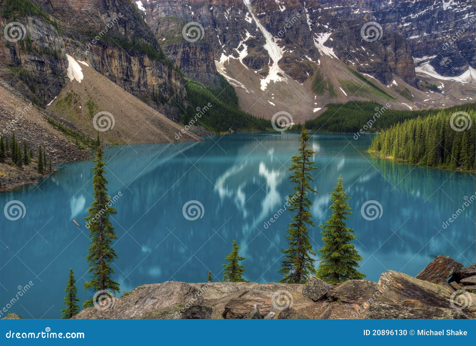 Het Meer van de morene stock foto. Image of bergen, mooi - 20896130
