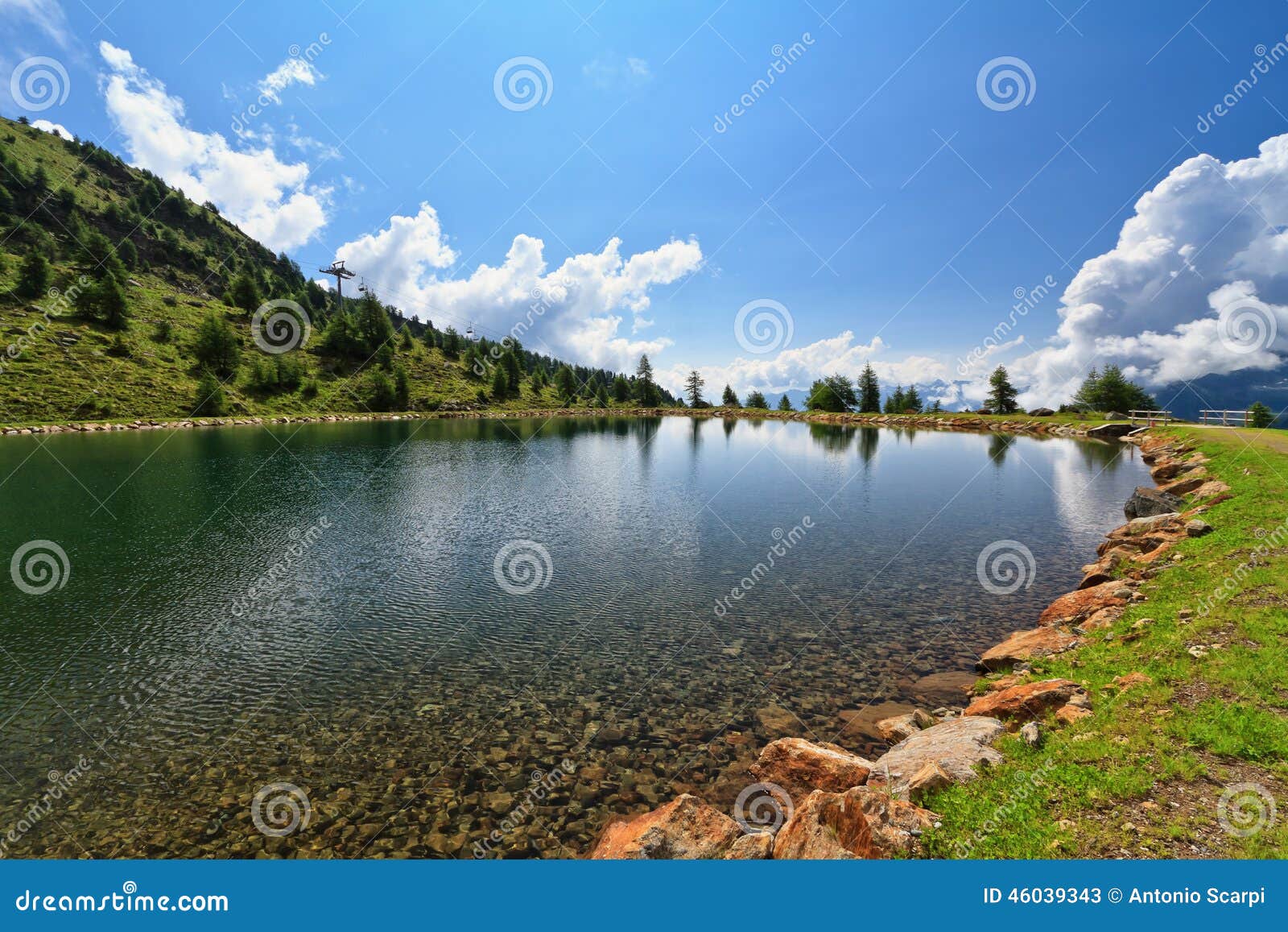 Het Meer Van Gembri Van Dutjedei in Pejo-Vallei Stock Afbeelding ...