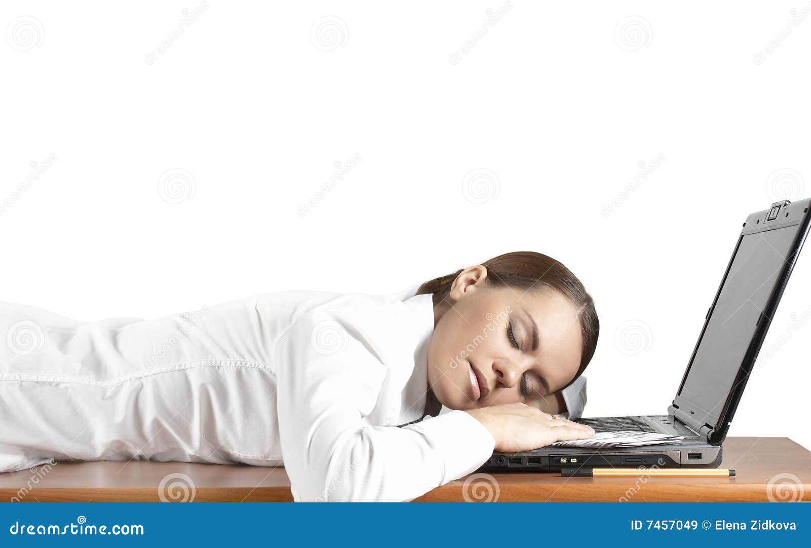 Het Meisje is in Slaap Achter De Computer Gevallen Stock Afbeelding ...