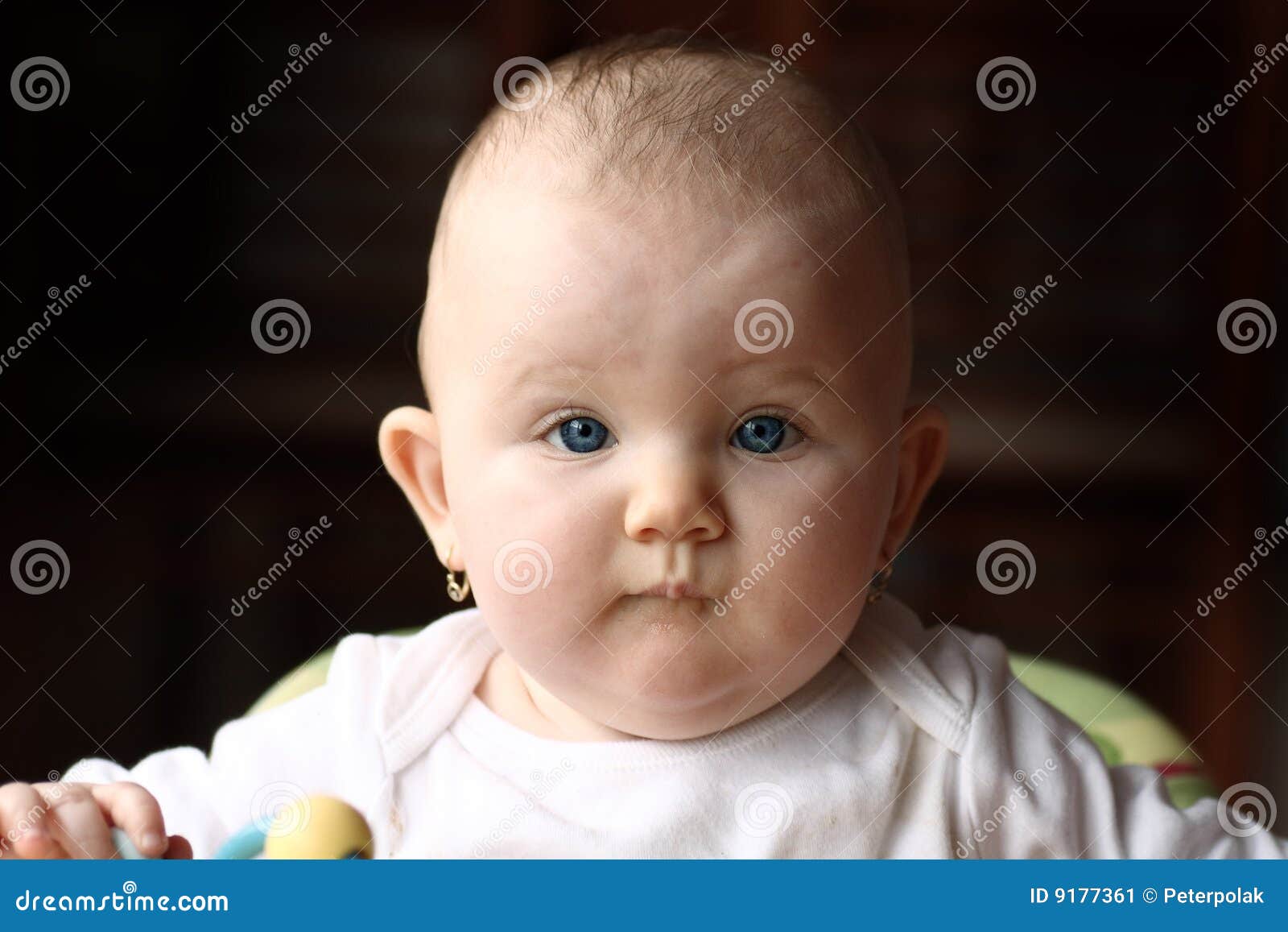 Het Meisje Van De Baby Met Blauwe Ogen Stock Afbeelding - Image of ogen ...