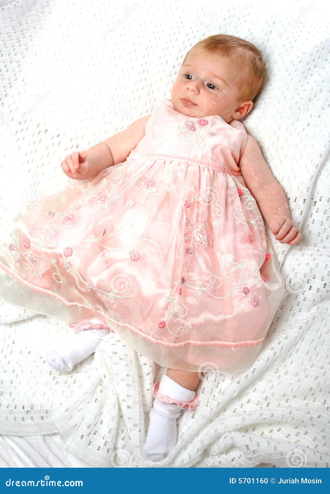 Het Meisje Van De Baby in Roze Kleding Stock Foto - Image of waakzaam ...