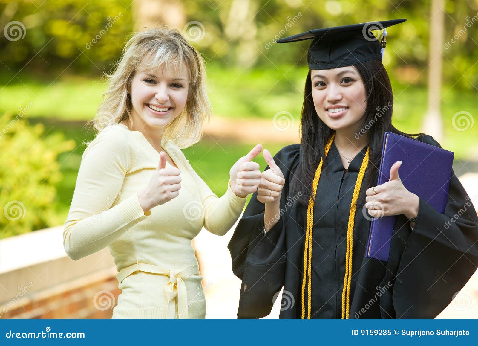 Het Meisje Van De Graduatie Stock Afbeelding - Image of brunette, geluk ...