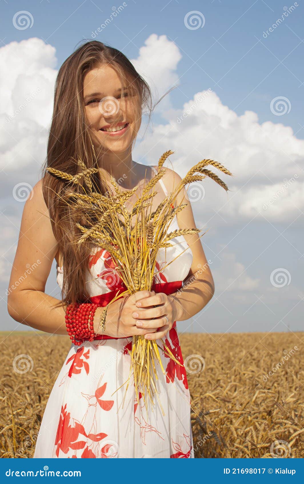 Het meisje van de hooimijt stock afbeelding. Image of openlucht - 21698017