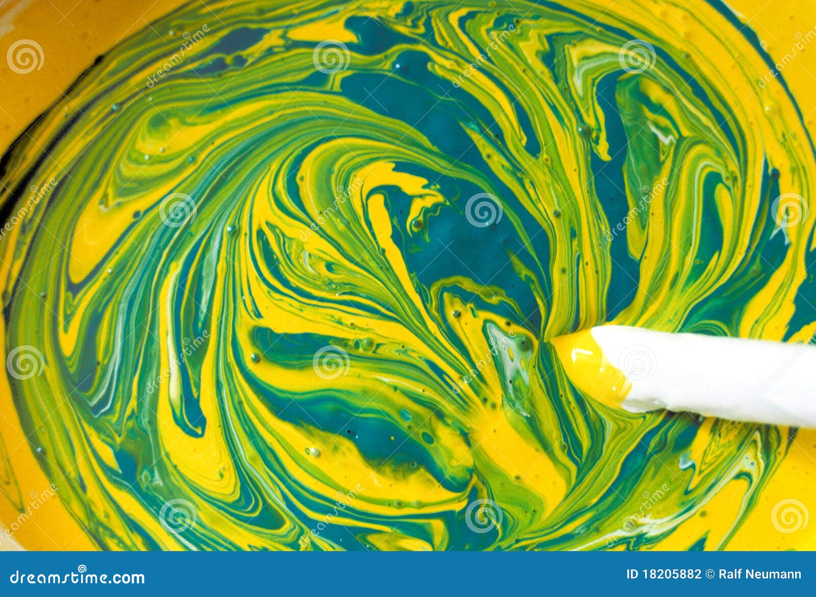 Het mengen van kleuren stock foto. Image of schaduw, verf - 18205882