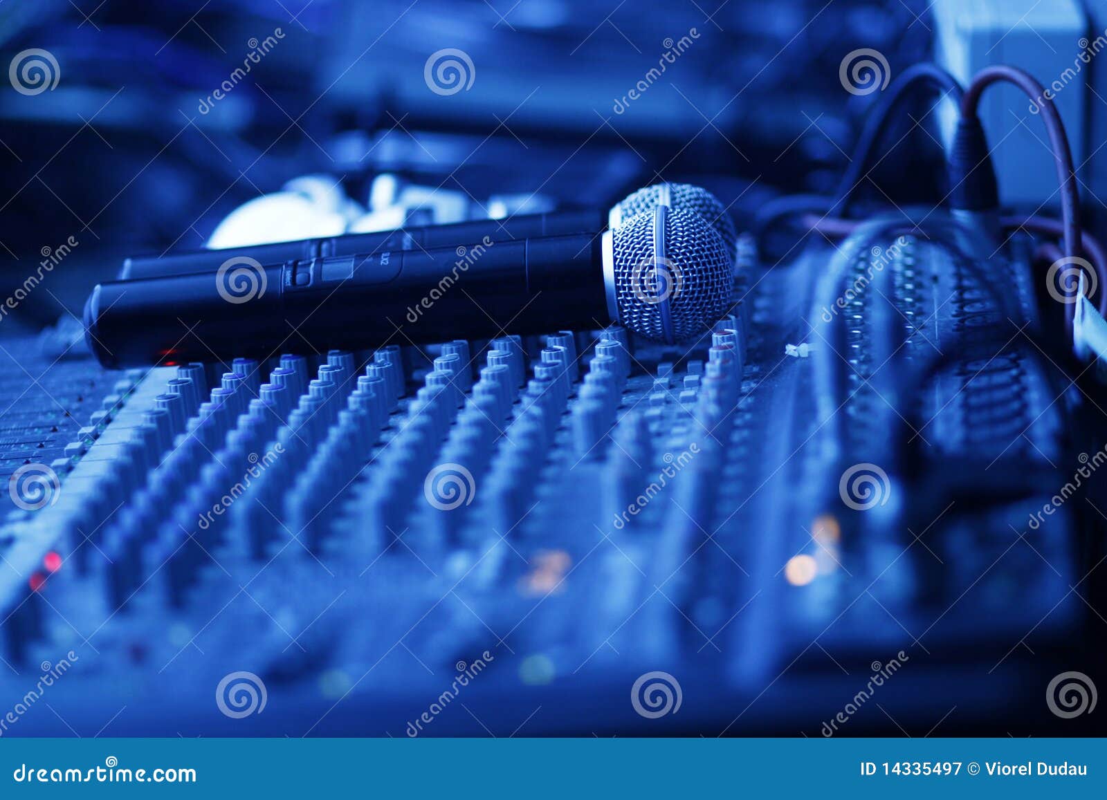 Het Mengen Van Studio Met Microfoons Stock Afbeelding - Image of ...