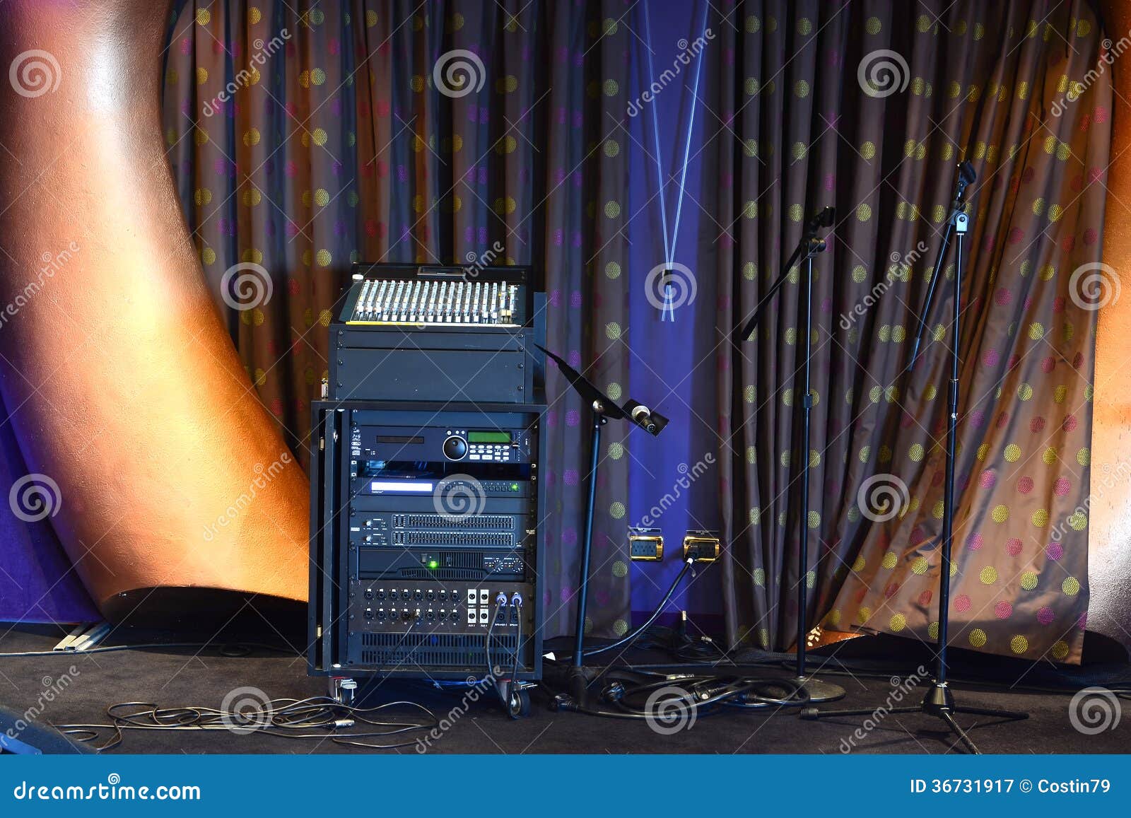 Het Mengen Van Studio Met Microfoons Stock Afbeelding - Image of ...