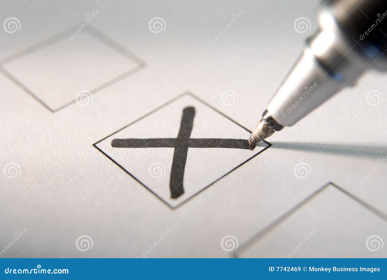 Het merken van een Hokje stock afbeelding. Image of leven - 7742469