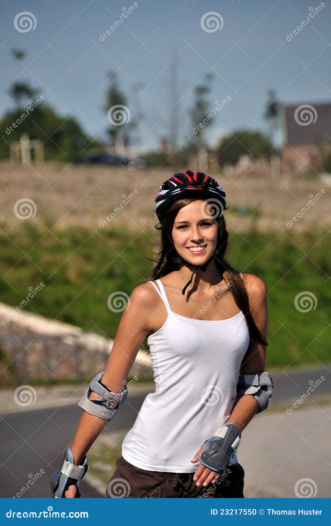 Het Model Heeft Pret Met Zomer-sport Stock Foto - Image of lachen ...