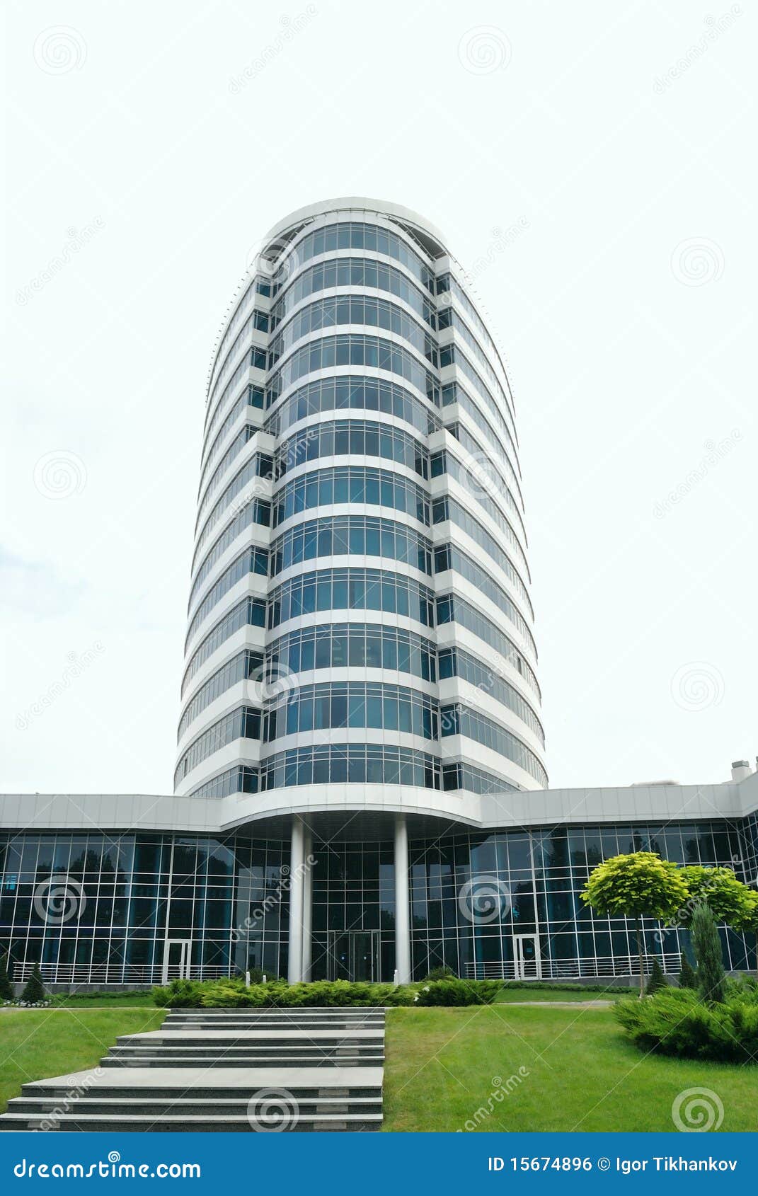 Het Moderne Gebouw Kijkt Als Een Schip Stock Foto - Image of gebouw ...