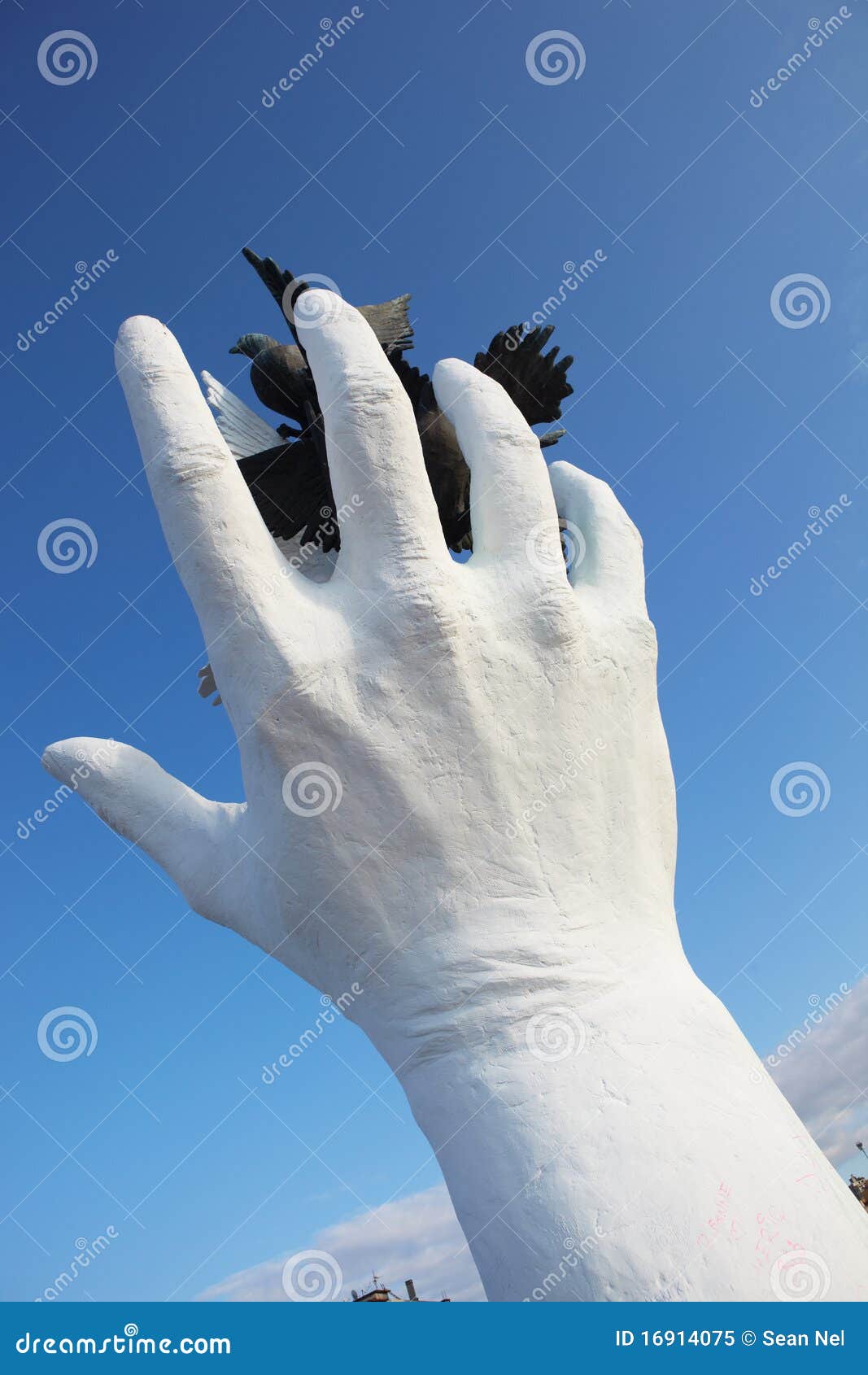 Het Monument van de vrede stock afbeelding. Image of vingers - 16914075