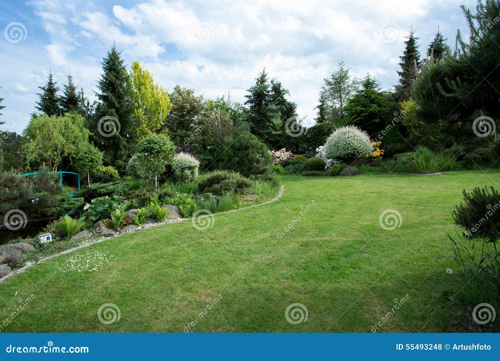 Het Mooie Ontwerp Van De De Lentetuin Stock Foto - Image of altijdgroen ...